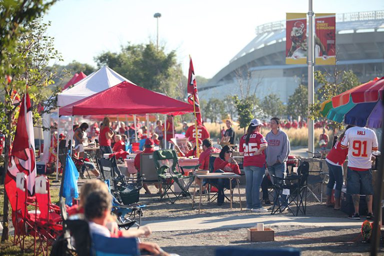 The Ins and Outs of Arrowhead Tailgating | Visit KC