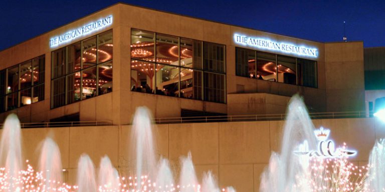 The Ultimate Guide to Exploring Crown Center | Kansas City ...
