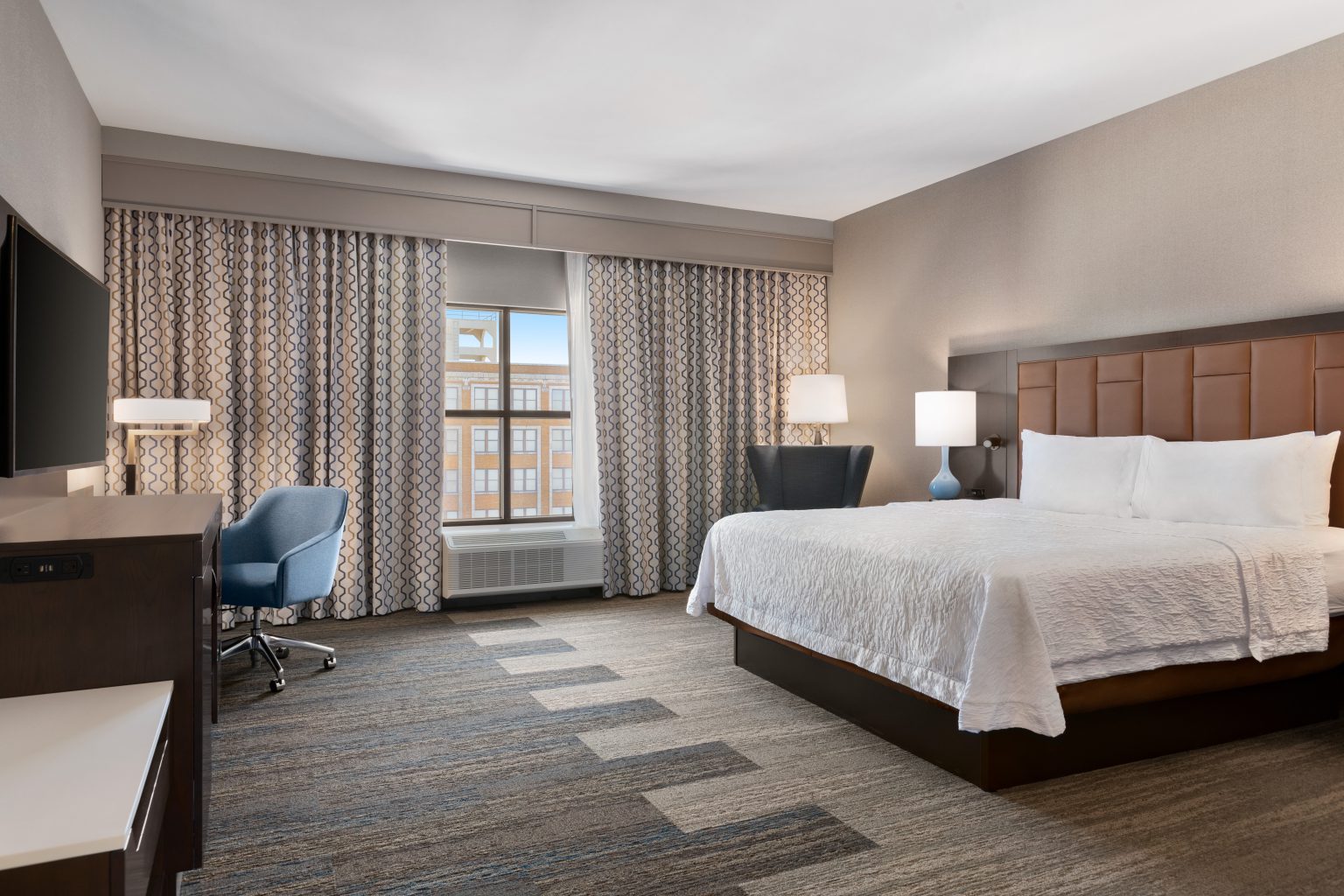 Hampton Inn & Suites Kansas City Downtown Crossroads | Visit KC