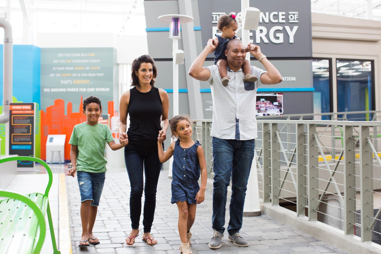 The Ultimate Guide to Exploring Crown Center | Kansas City ...